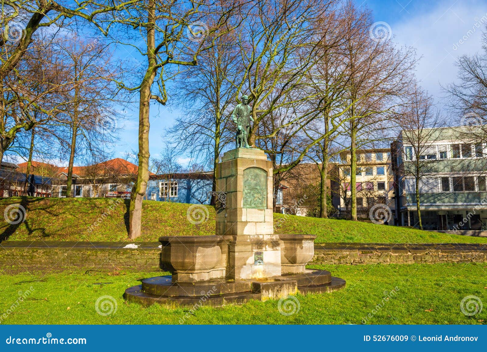 Standbeeld in Een Tuin in Gottingen - Duitsland Stock Afbeelding ...