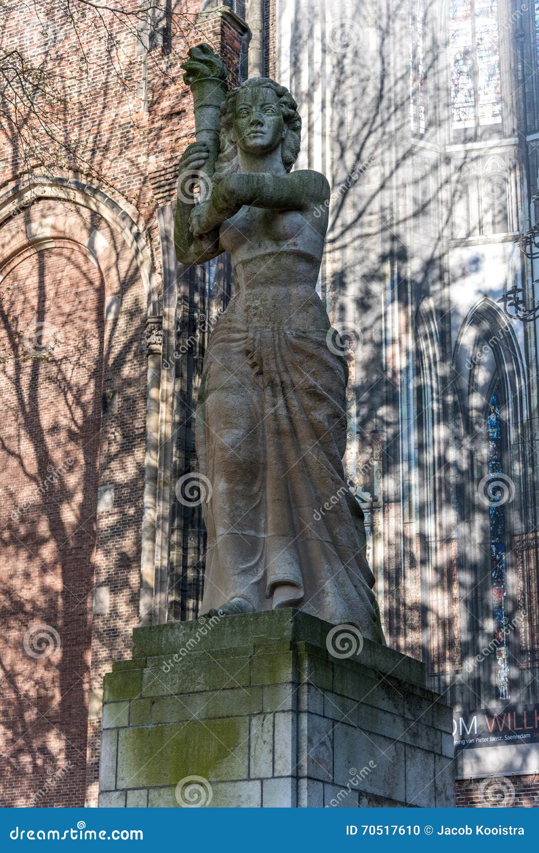 Standbeeld Naast Dom Kerk in Utrecht Stock Foto - Image of kleding ...