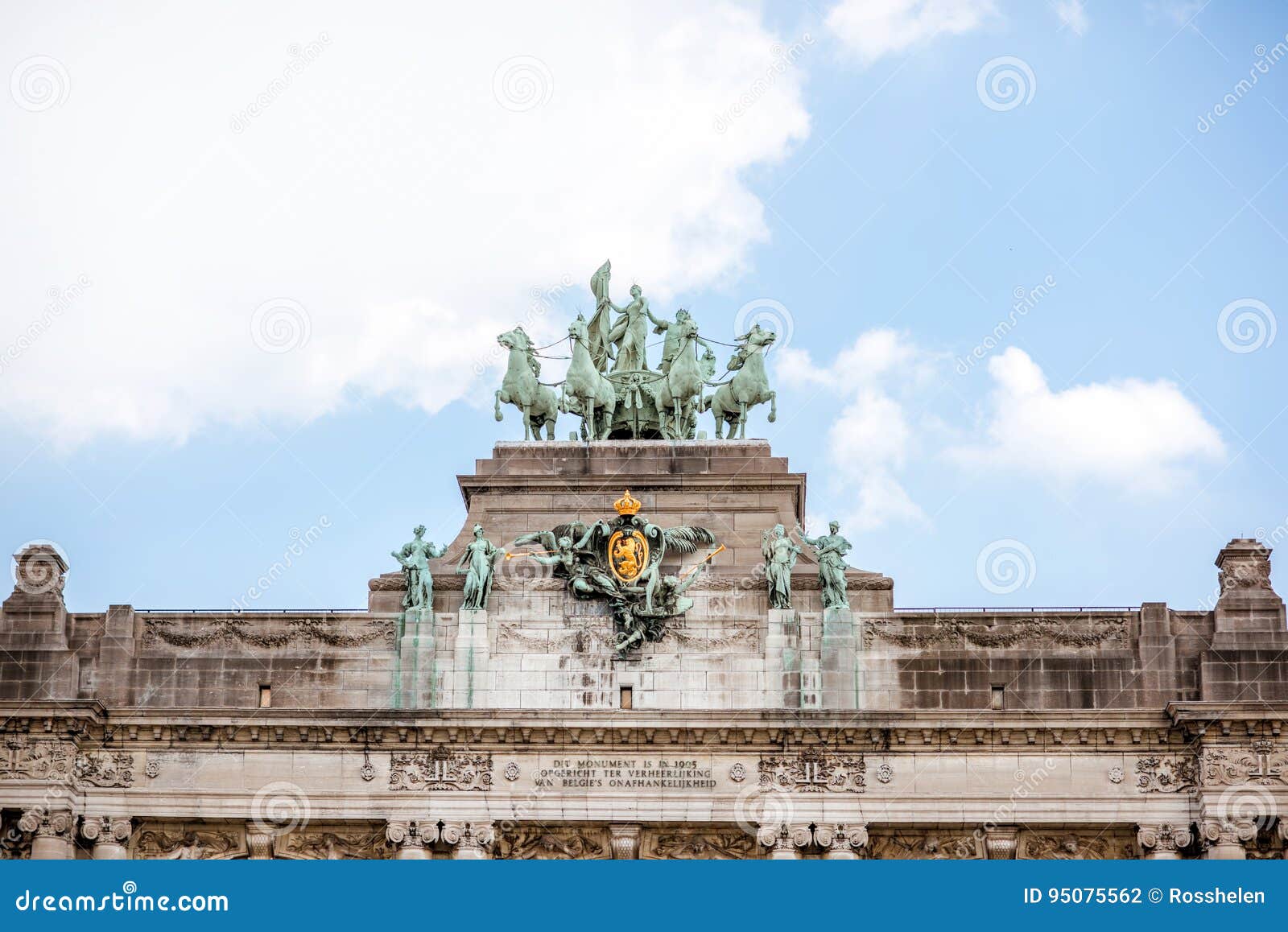 Standbeeld Op De Triomfantelijke Boog in Brussel Stock Foto - Image of ...