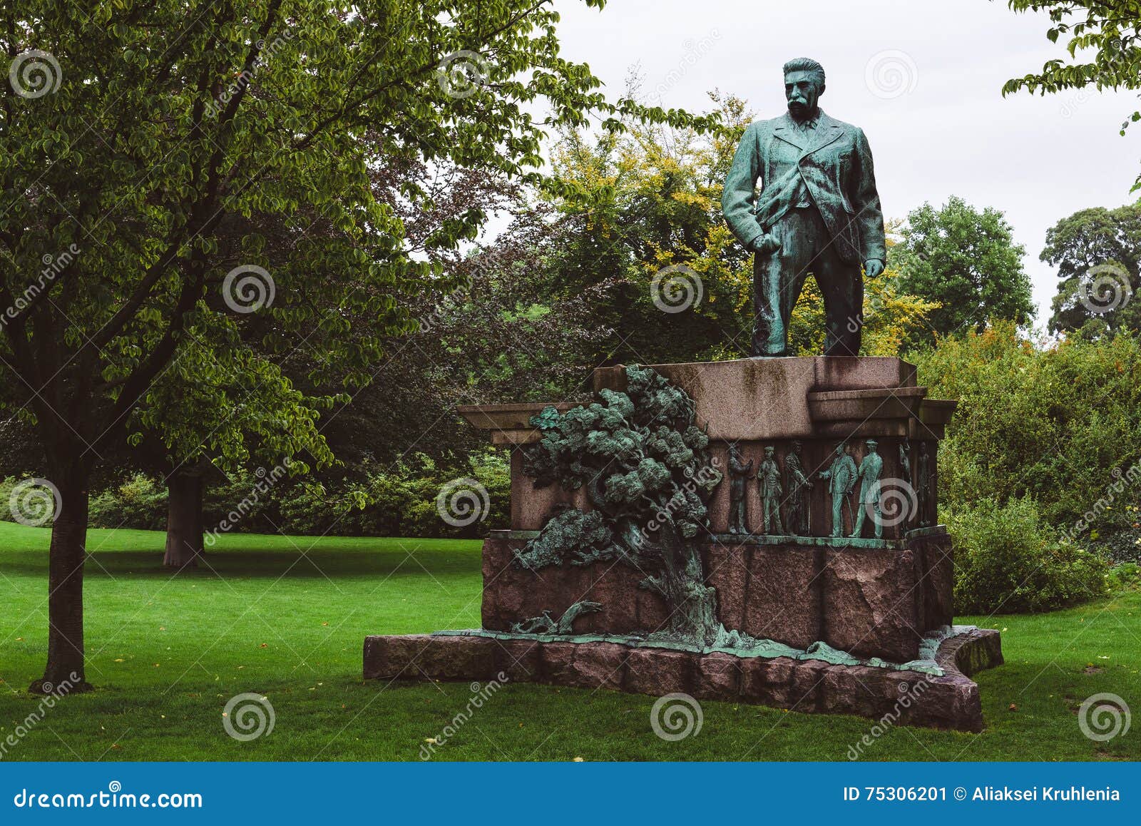 Standbeeld in Rosenborg-Tuin Redactionele Foto - Image of denemarken ...