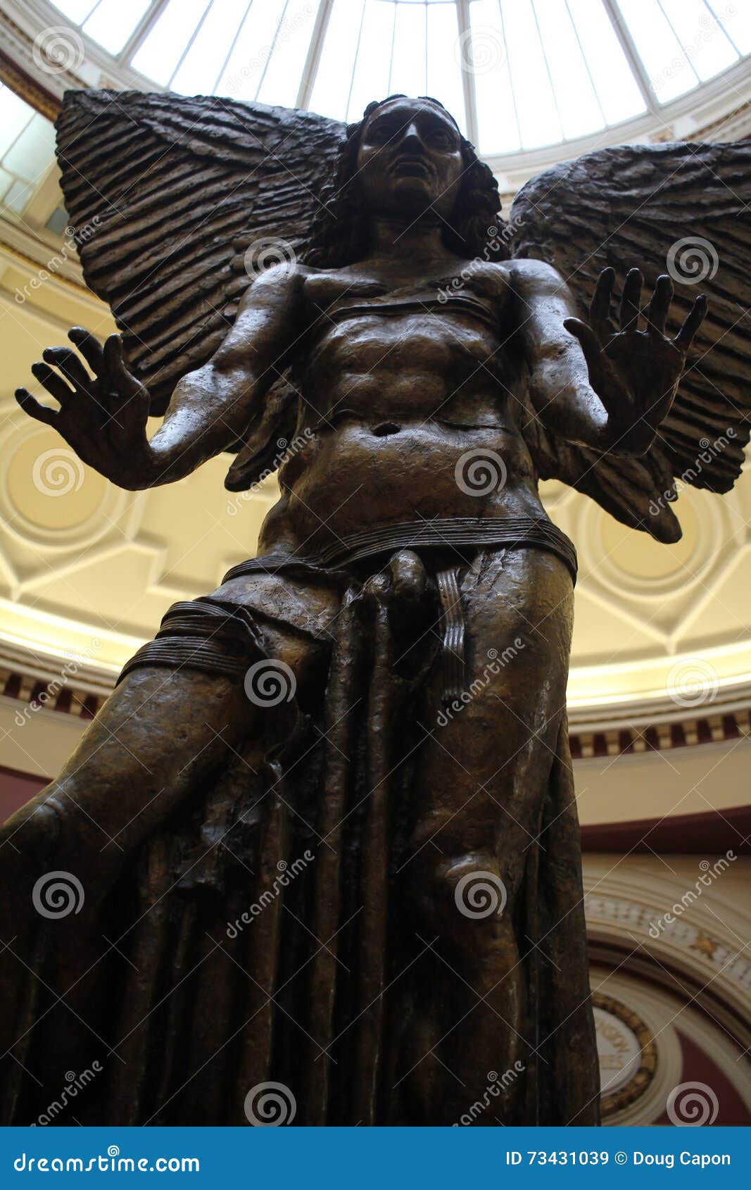 Standbeeld Van De Gevallen Engel Lucifer Stock Afbeelding - Image of ...