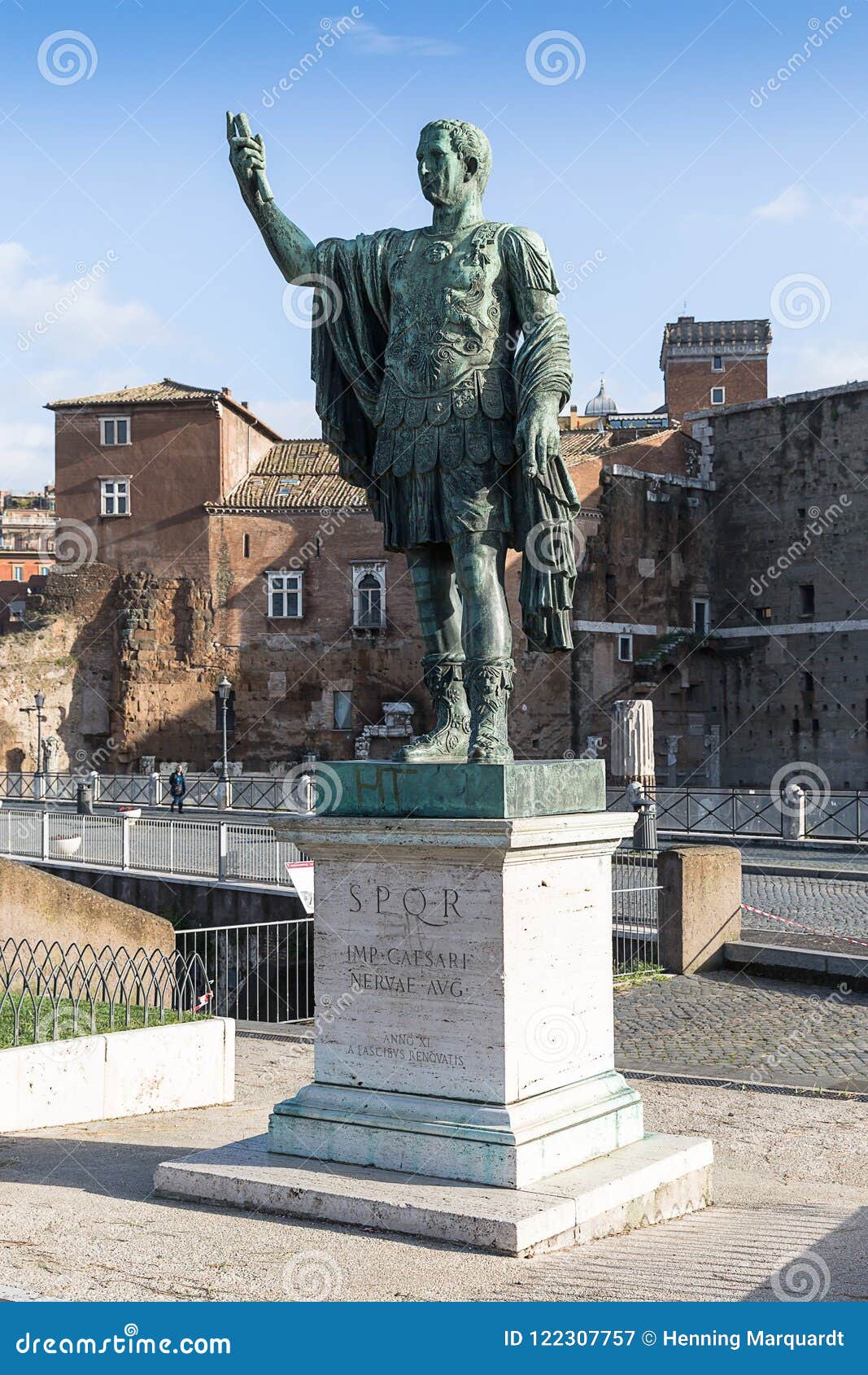 Standbeeld Van De Roman Keizer Nerva Caesar Augustus Germanicus, Ro ...