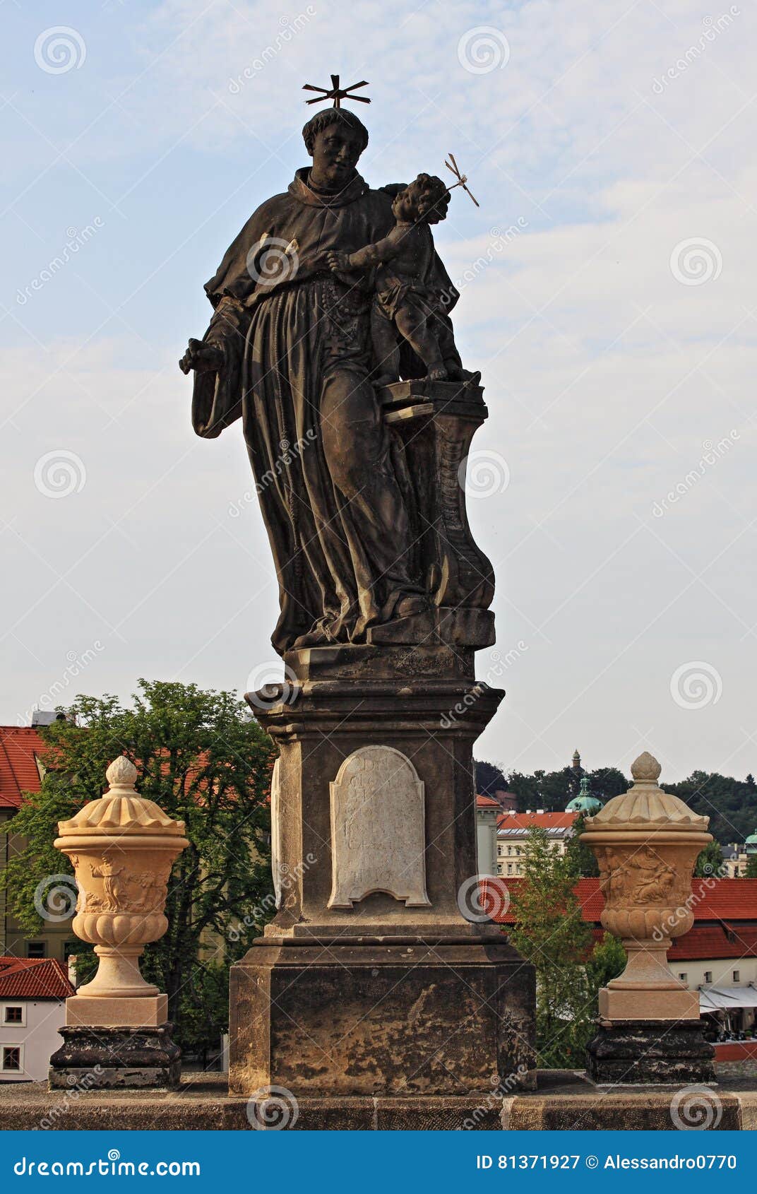 Standbeeld Van Heilige Anthony Van Padua in Praag Stock Afbeelding ...