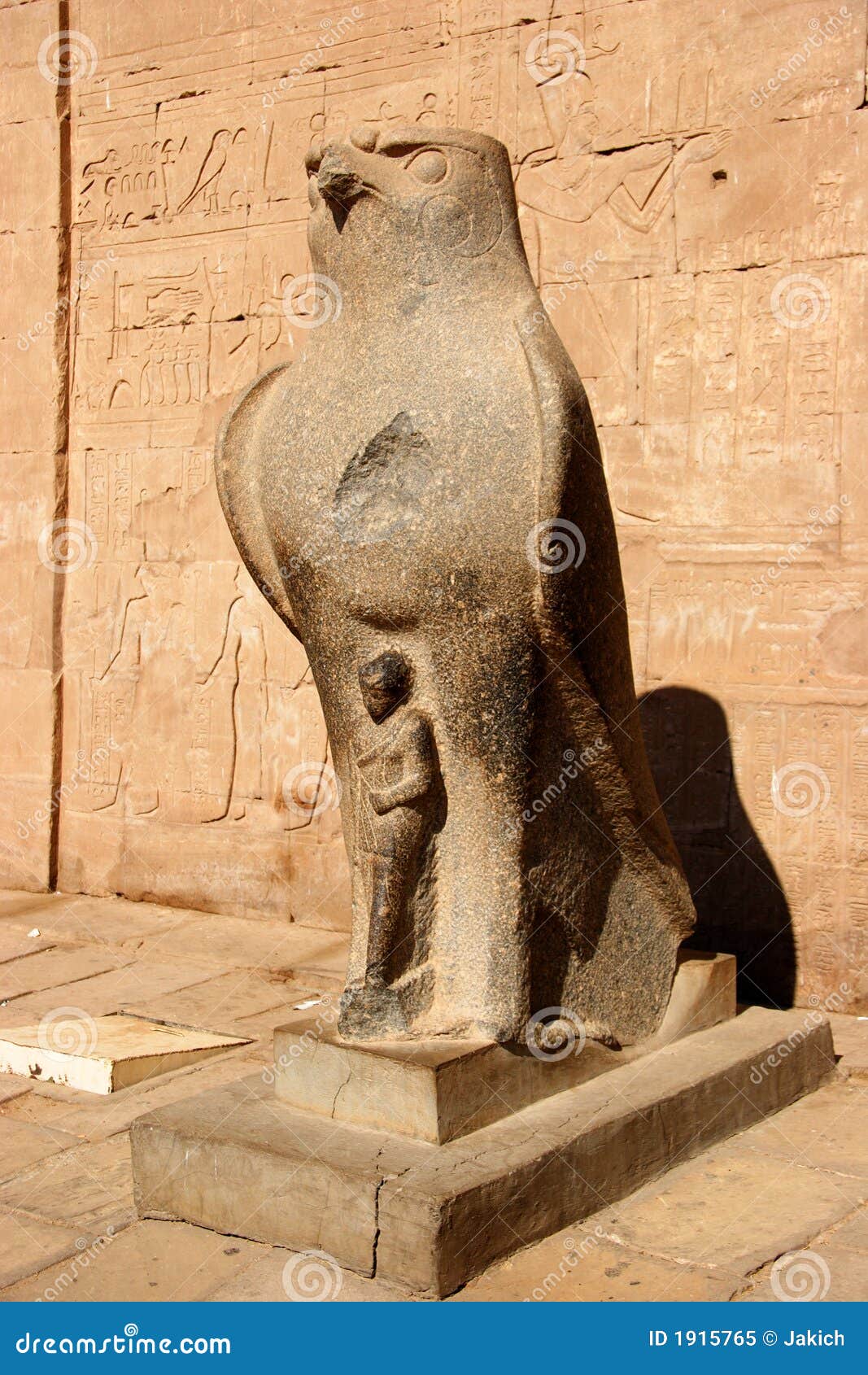 Standbeeld Van Horus, Edfu Tempel, Egypte Stock Afbeelding - Image of tempel, inschrijving: 1915765
