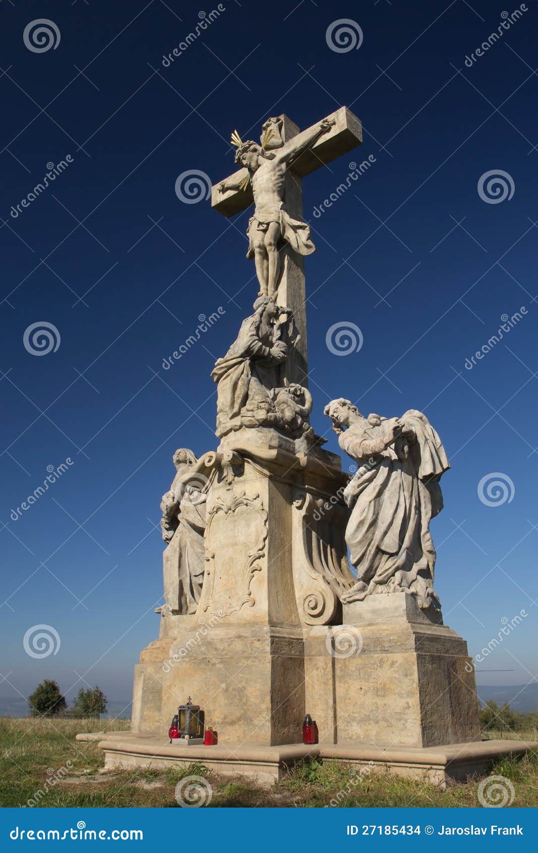 Standbeeld Van Jesus-Christus Op Een Kruis. Stock Foto - Image of ...