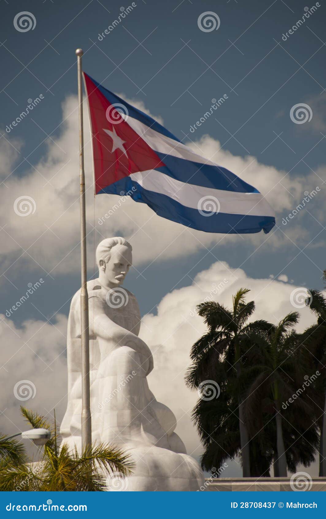 Standbeeld Van Jose Marti En Cubaanse Vlag Stock Afbeelding - Image of ...