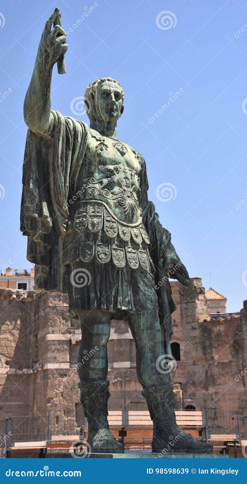 Standbeeld Van Roman Keizer Marcus Cocceius Nerva Caesar Augustus Op ...