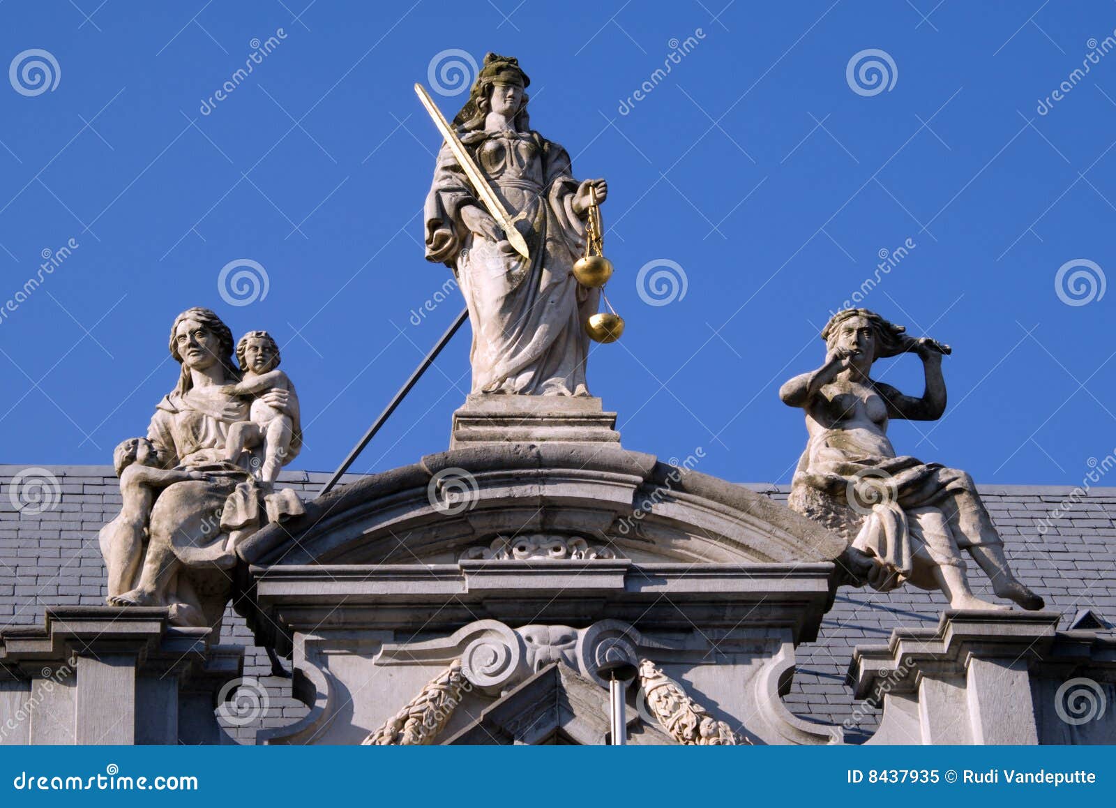 Standbeelden in Brugge stock afbeelding. Image of triomfalisme - 8437935