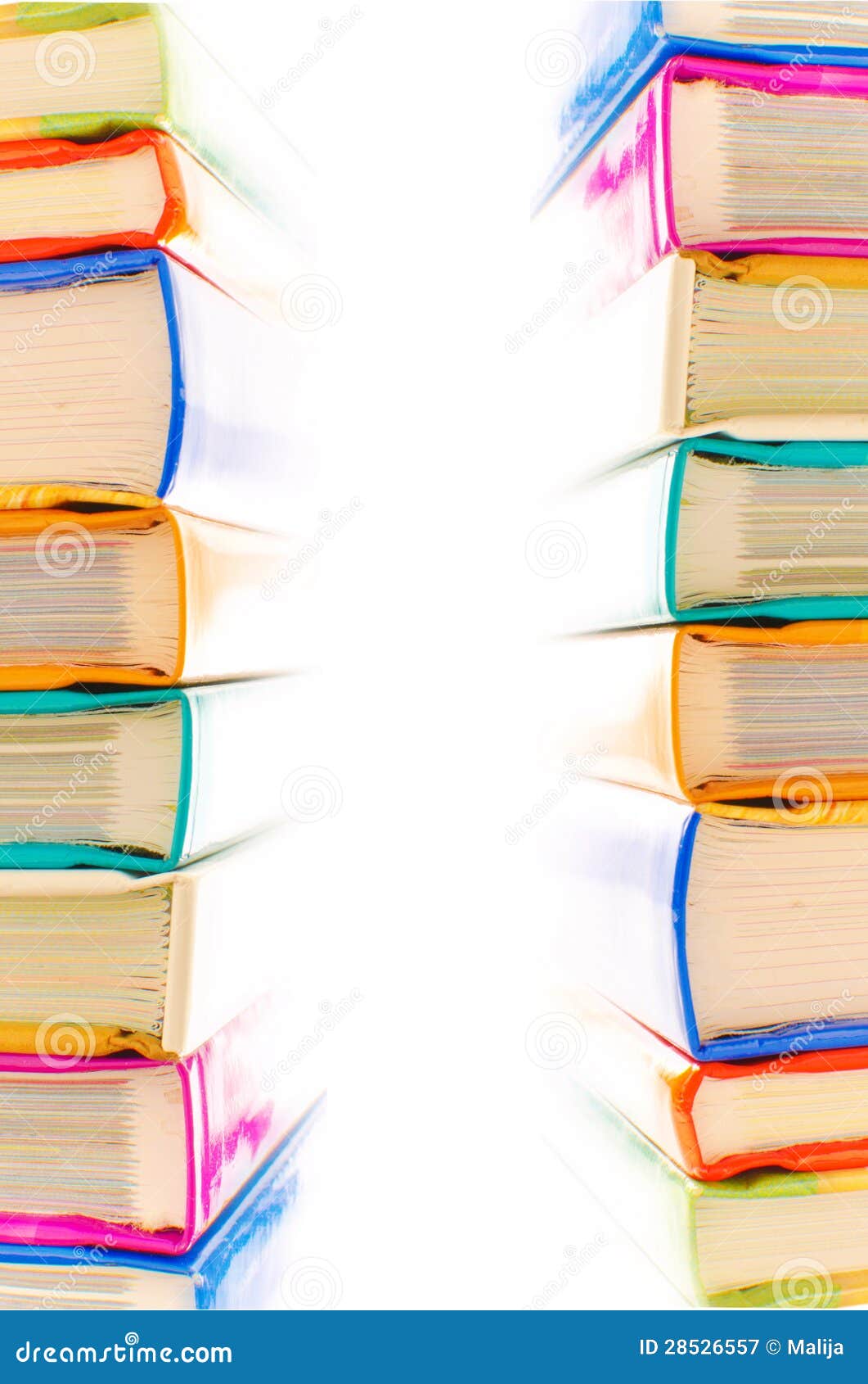 Stapel Boeken Op Witte Achtergrond Stock Afbeelding - Afbeelding: 28526557