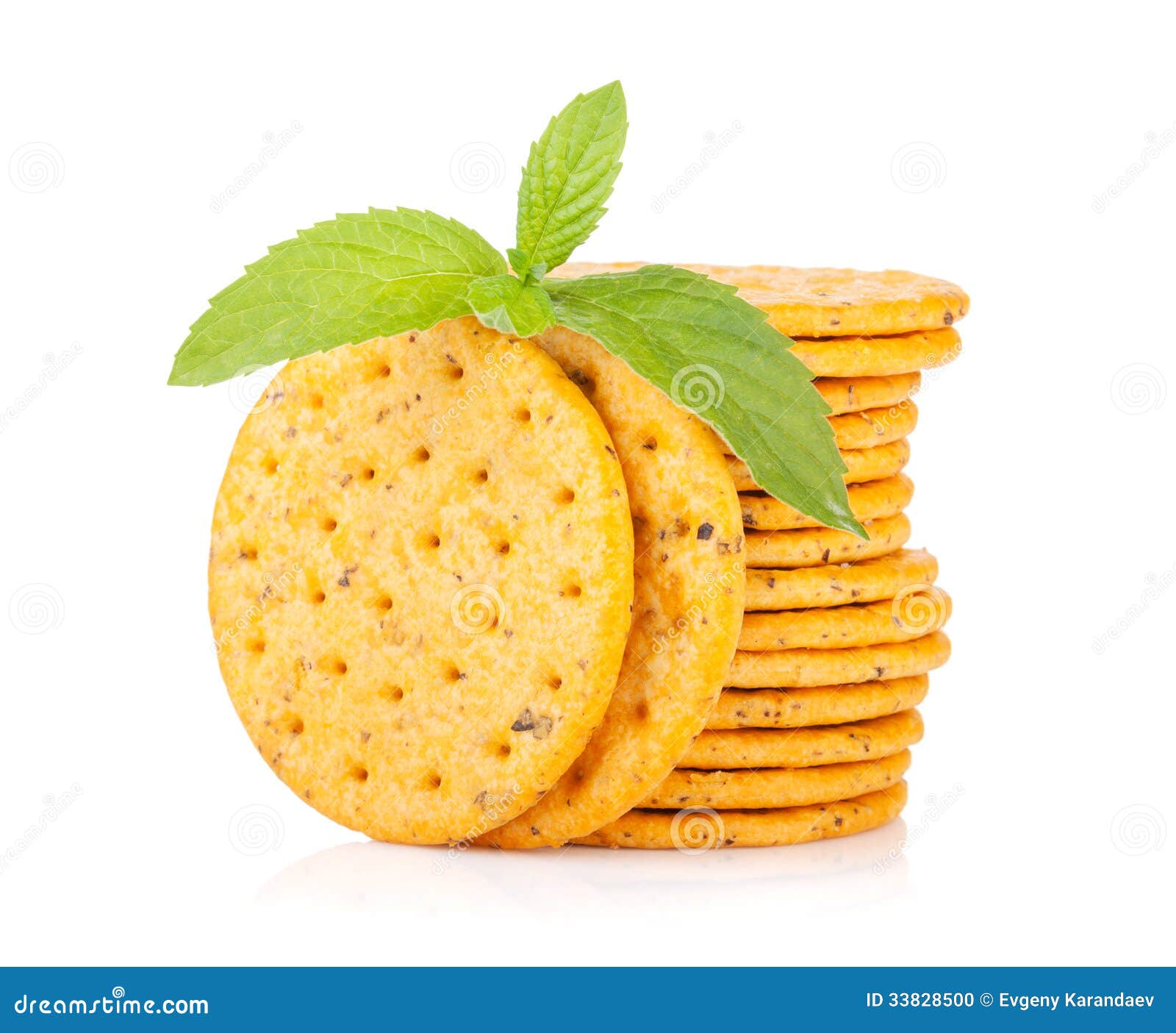 Stapel crackers met munt stock foto. Image of macro, munt - 33828500