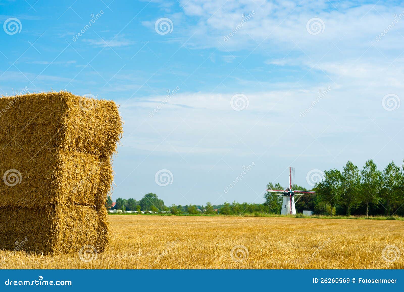Stapel Heuballen stockbild. Bild von korn, heuschober - 26260569