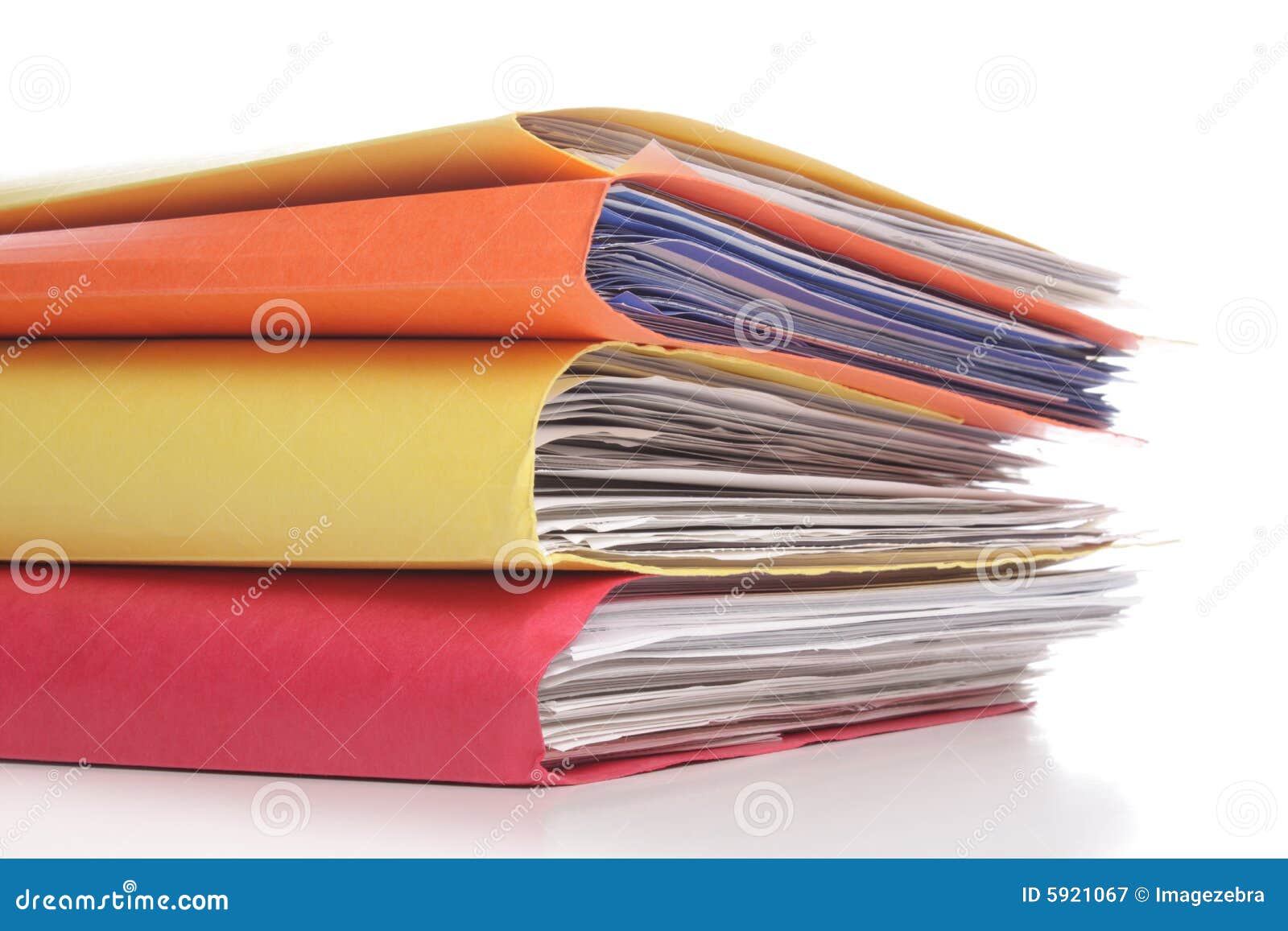 Stapel Omslagen Met Dossiers Stock Afbeelding - Image of omslag, werk ...