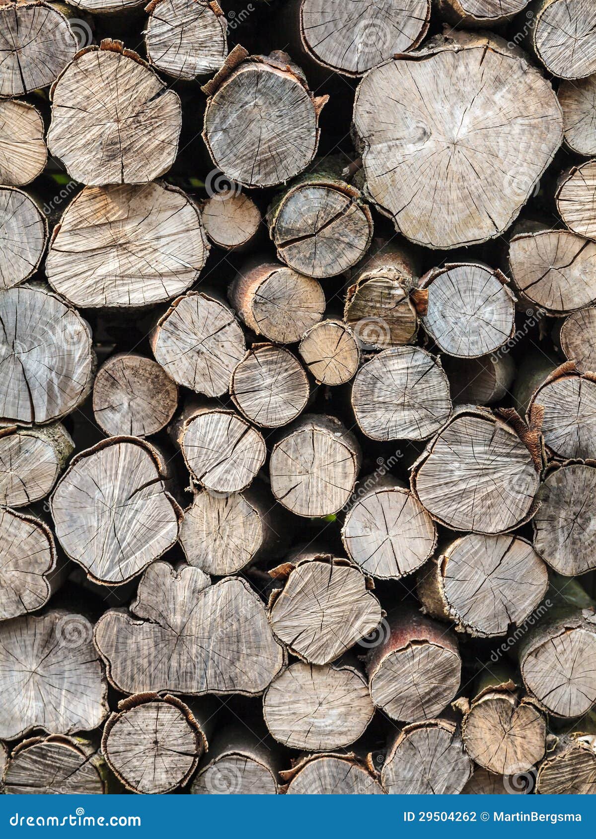 Stapel Oude Houten Boomstammen Stock Foto - Image of boom, openlucht ...