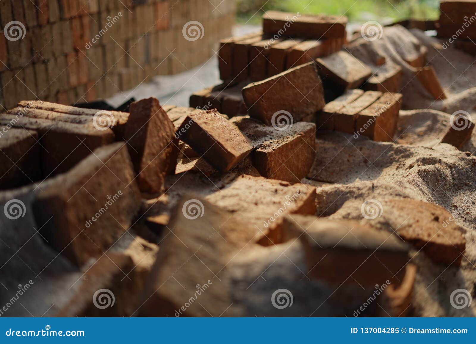 Stapel-roter Backstein stockbild. Bild von gebäude, maurerarbeit ...