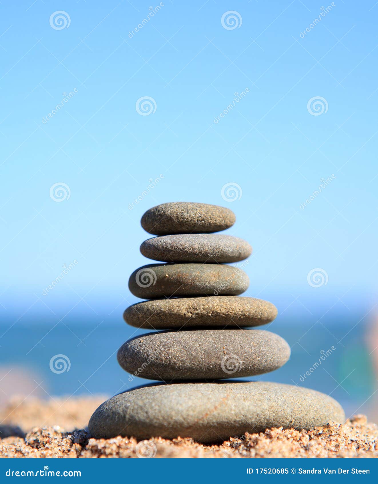 Stapel stenen stock afbeelding. Image of buiten, bevroren - 17520685