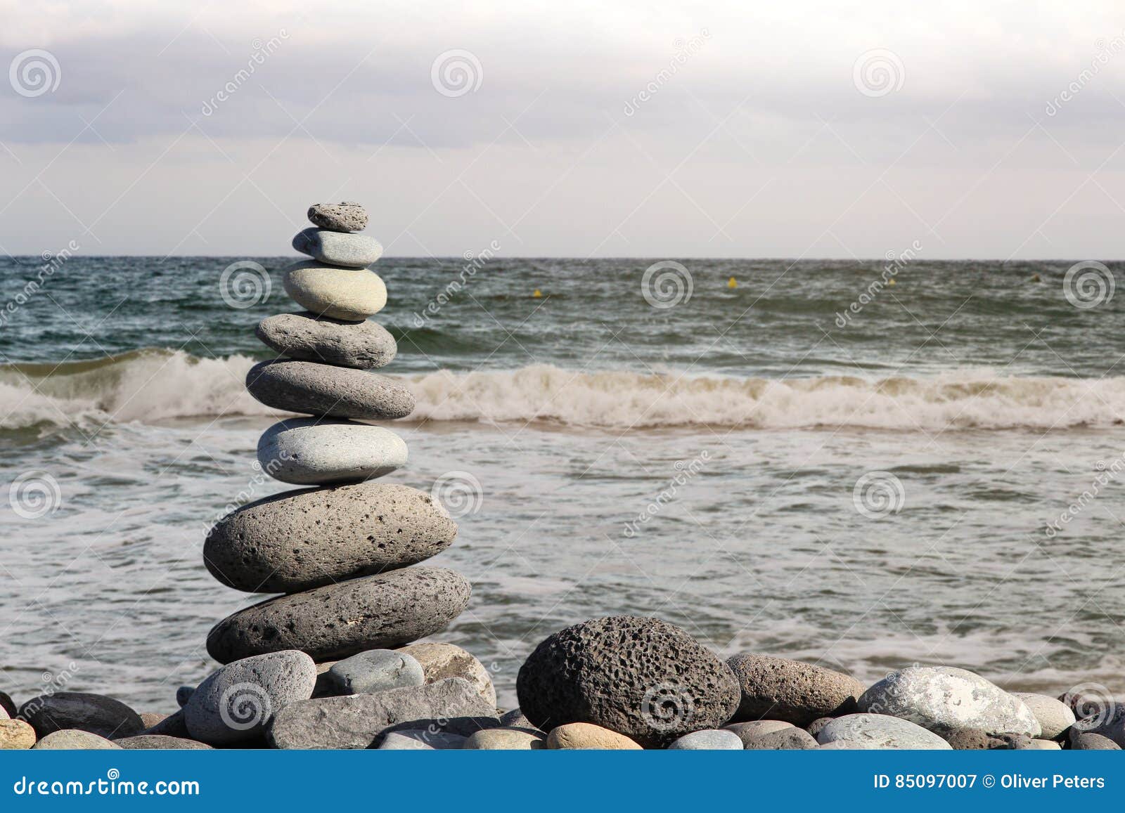 Stapel Stenen Op Het Strand Stock Afbeelding - Image of schoonheid ...