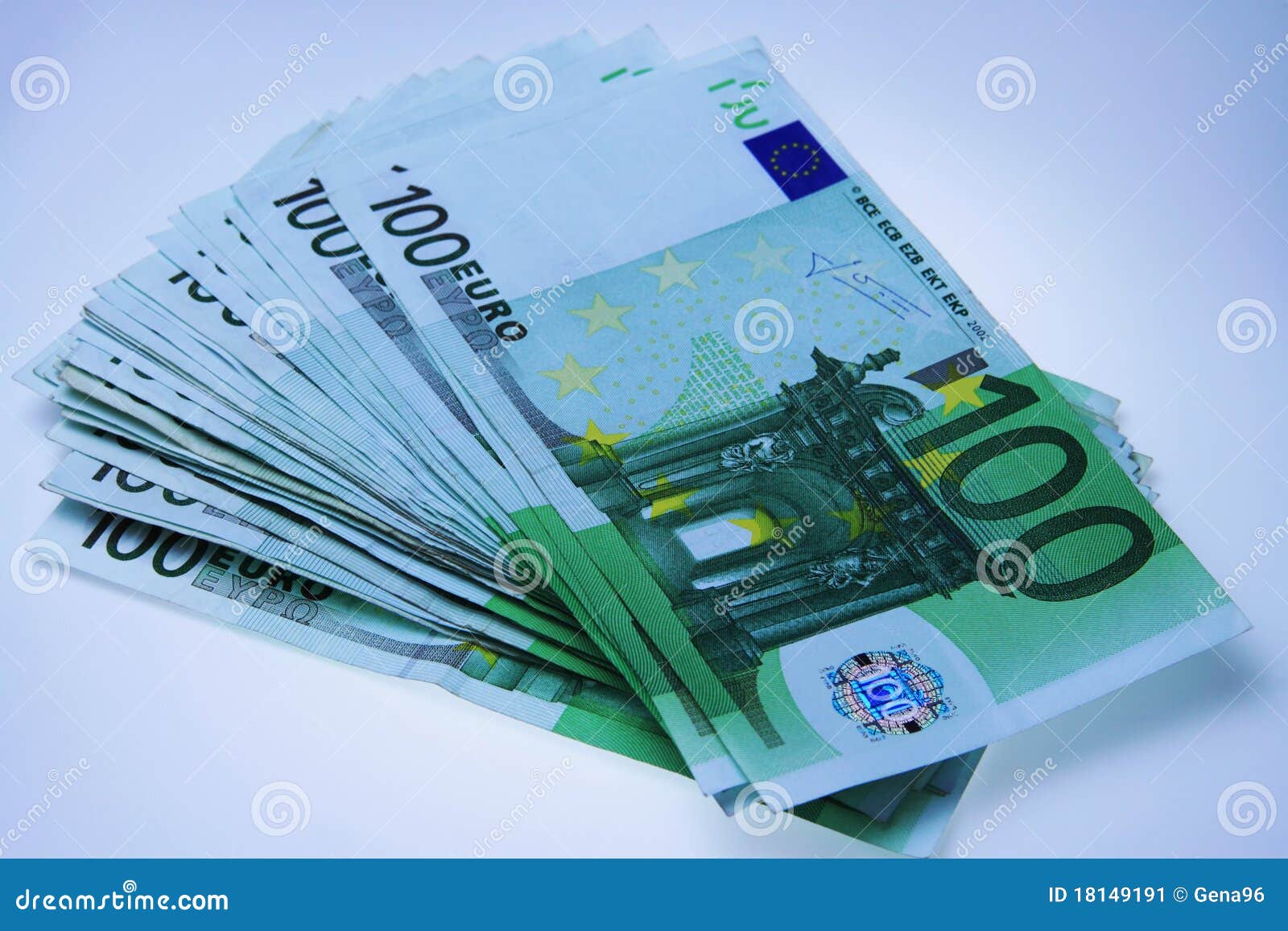 Stapel Van 100 Euro Rekeningen Stock Afbeelding - Image of lening ...
