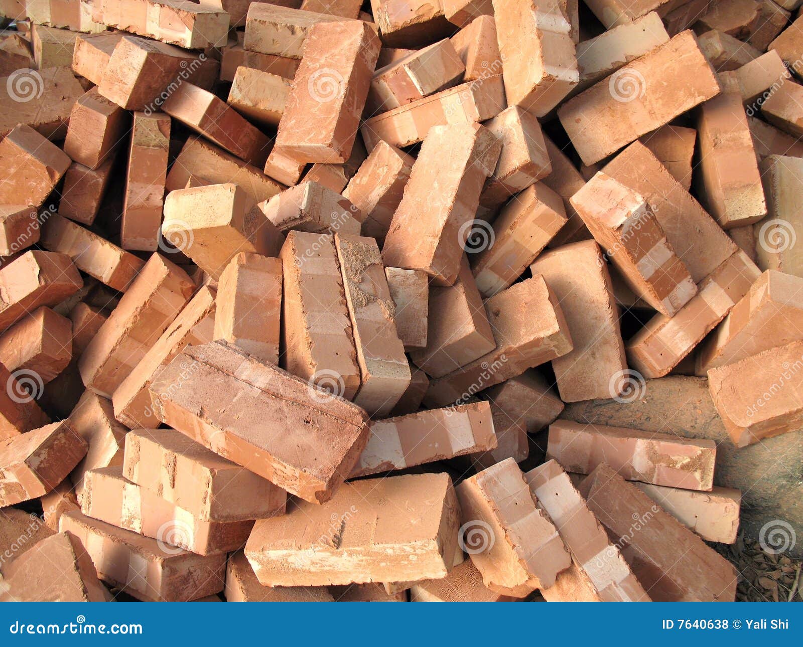 Stapel van Bakstenen stock foto. Image of breedte, moeilijk - 7640638