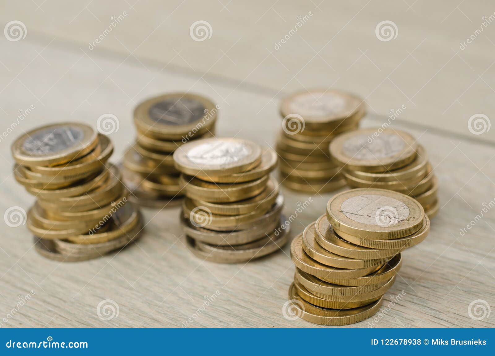 Stapel Van Euro Muntstukken 1 Stock Foto - Image of bederf, hebzucht ...