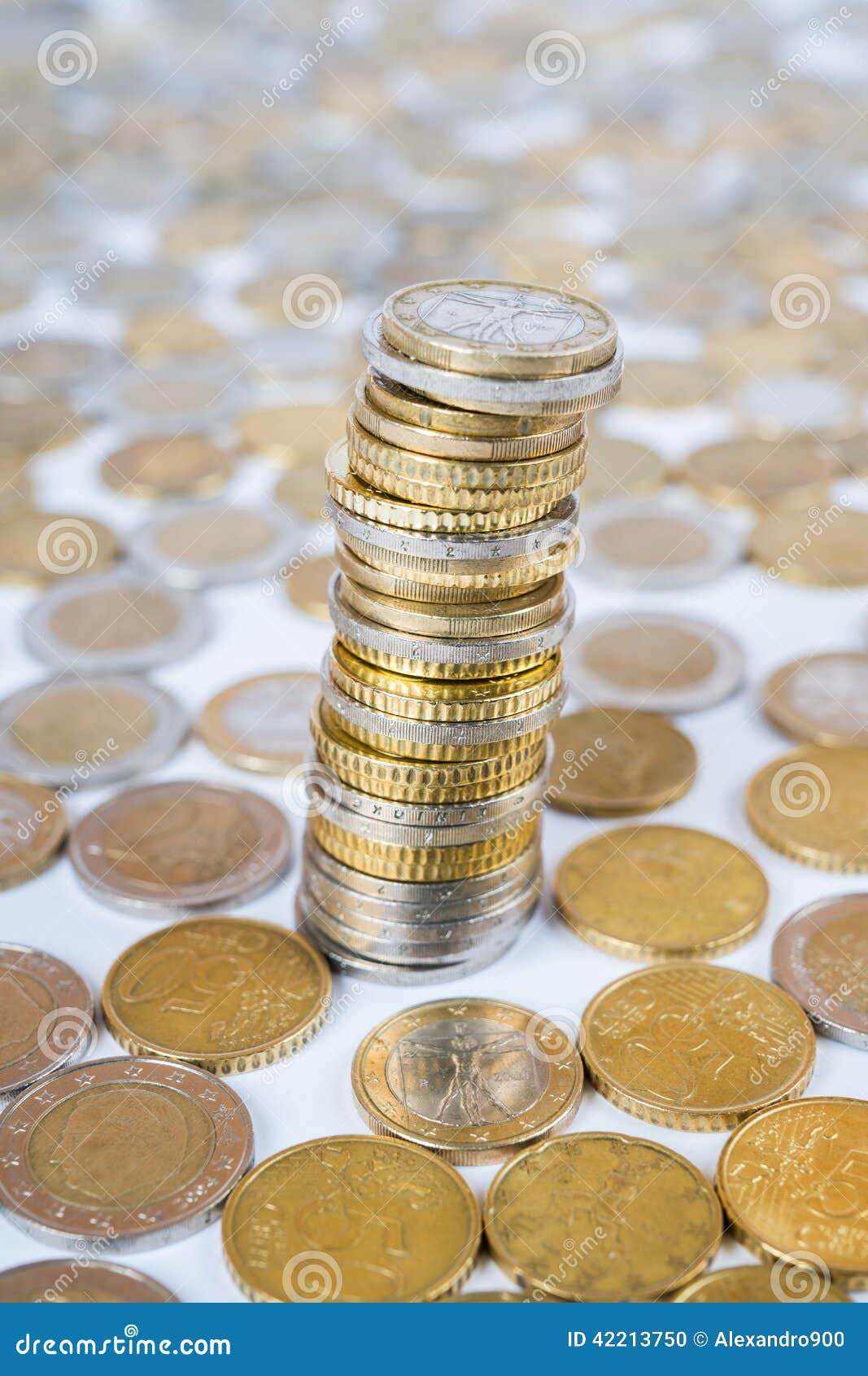 Stapel Van Euro Muntstukken Stock Foto - Image of bank, achtergrond ...