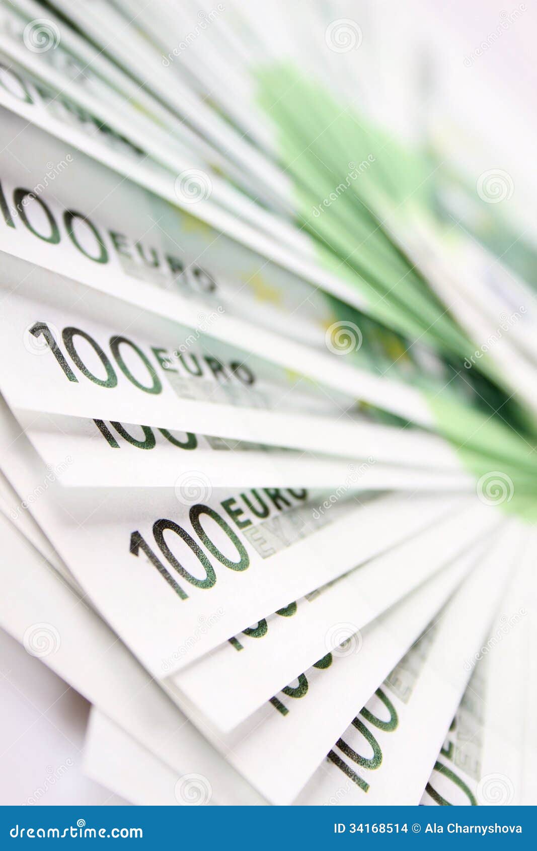 Stapel Van 100 Euro Rekeningen Stock Foto - Image of munt, hoop: 34168514