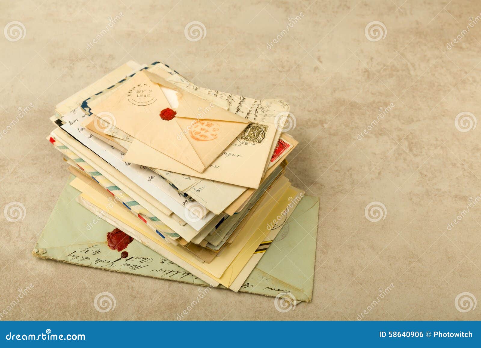 Stapel van oude brieven stock foto. Image of nostalgisch - 58640906