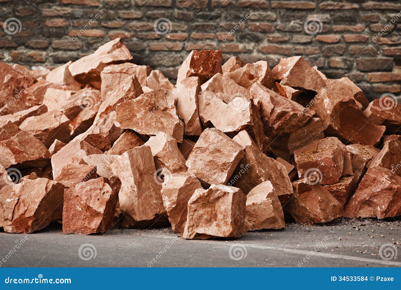 Stapel van rode stenen stock foto. Image of rood, groot - 34533584