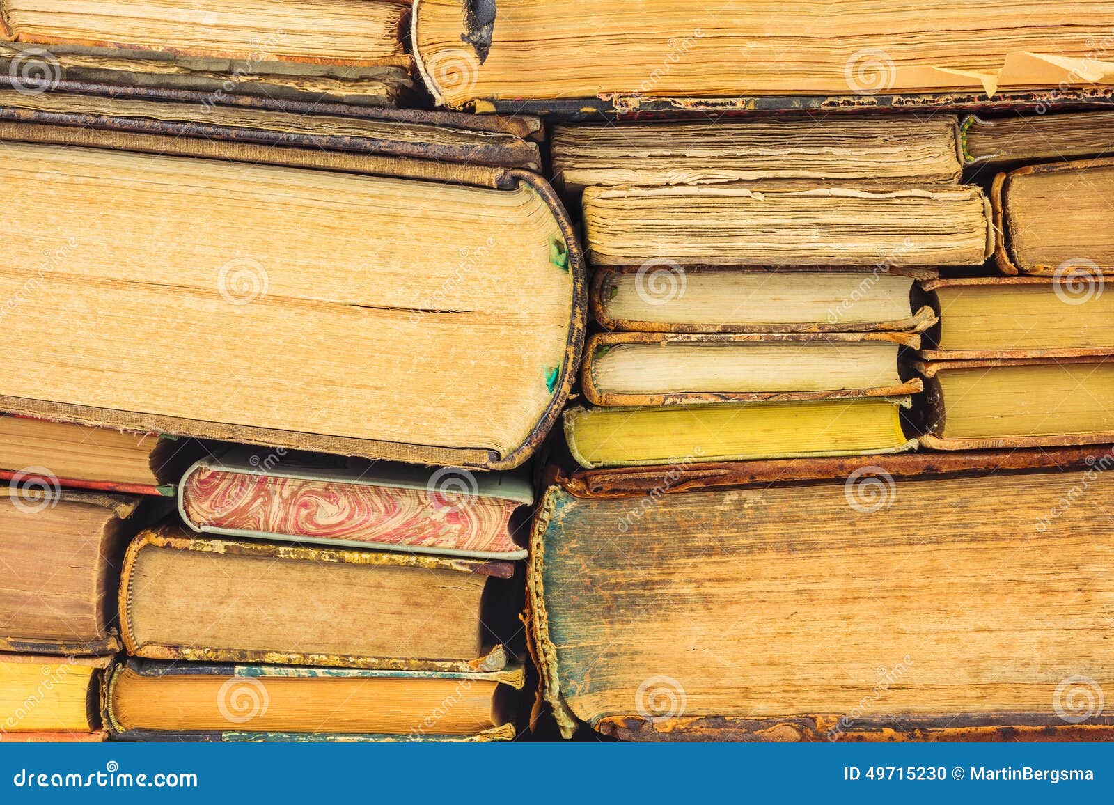 Stapel Van Verschillende Oude Boeken Stock Foto - Image of vuil ...