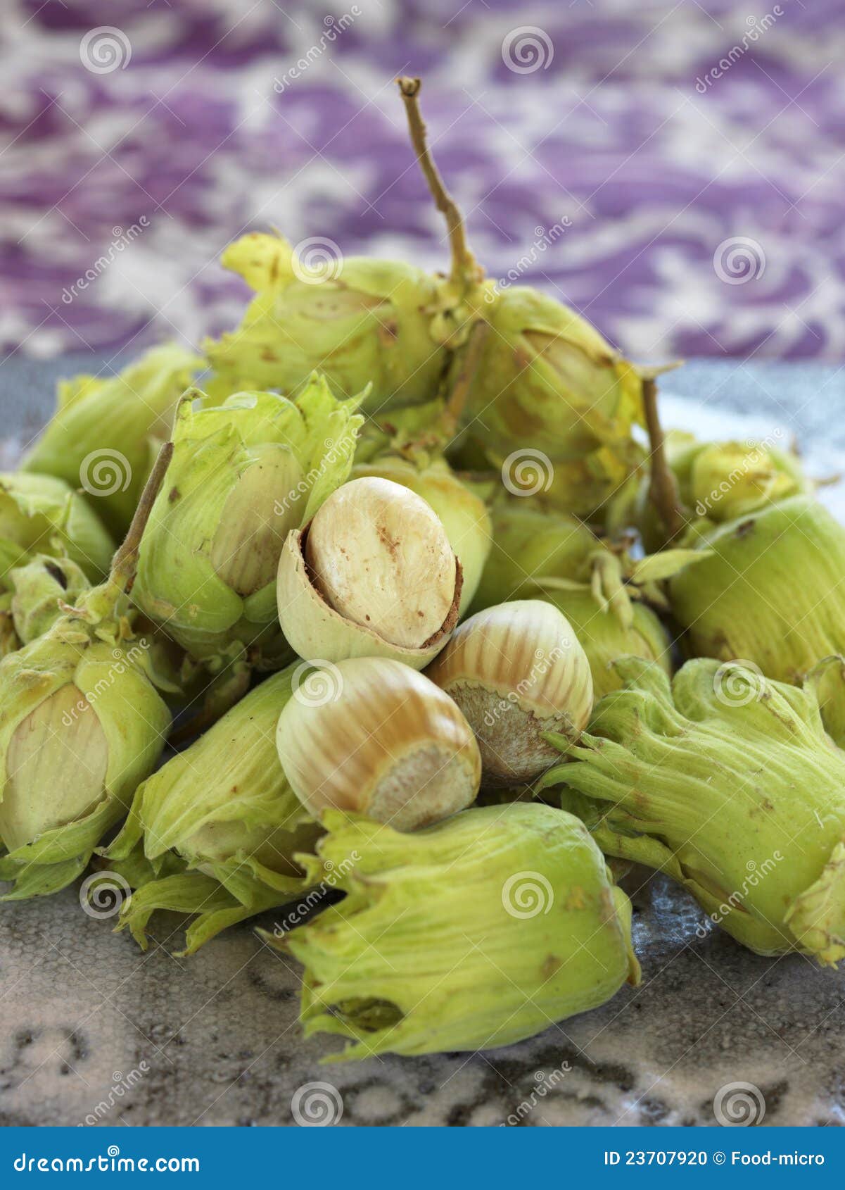 Stapel Van Verse Hazelnoten Stock Foto - Image of hazelnoot, klassiek ...