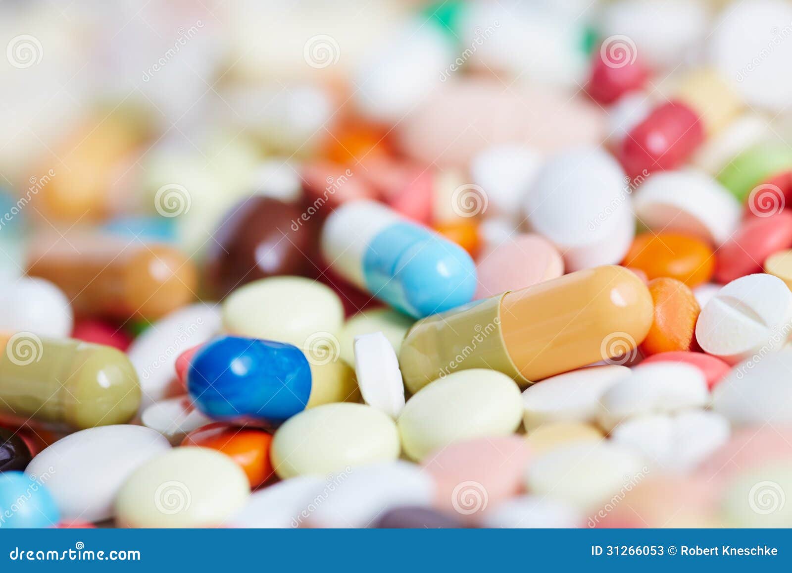 Stapel Von Pillen Und Von Medikation Stockbild - Bild von ...