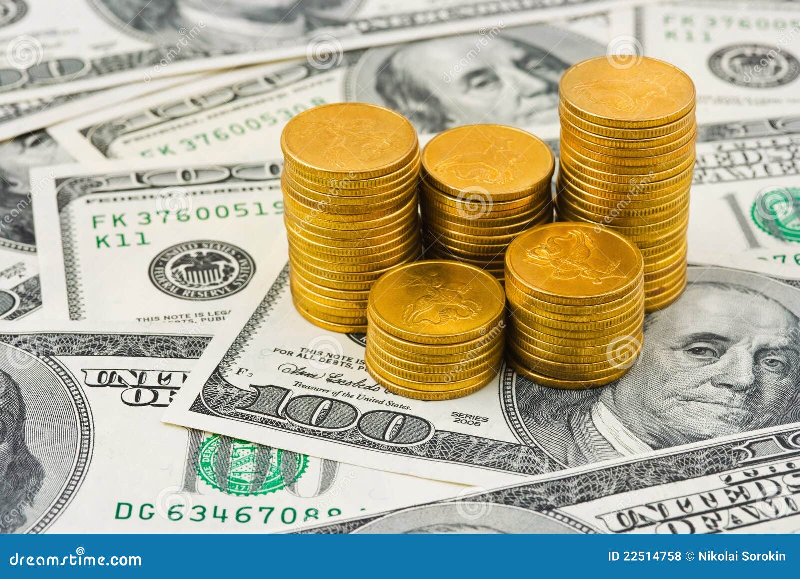 Stapels Muntstukken Op Geld Stock Foto - Image of dollar, bank: 22514758