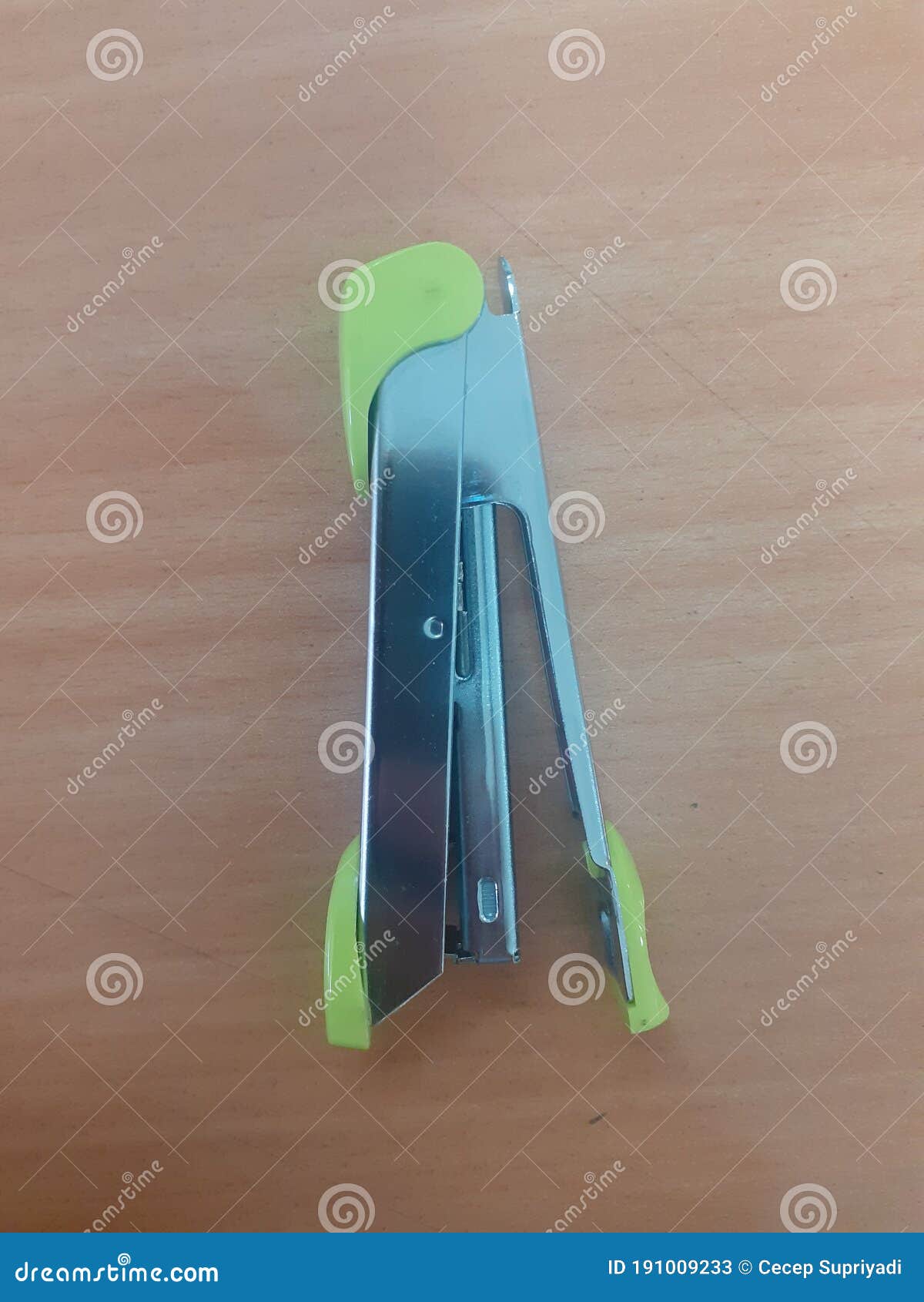 Stapler paper clips tool stock image. Image of stainless - 191009233