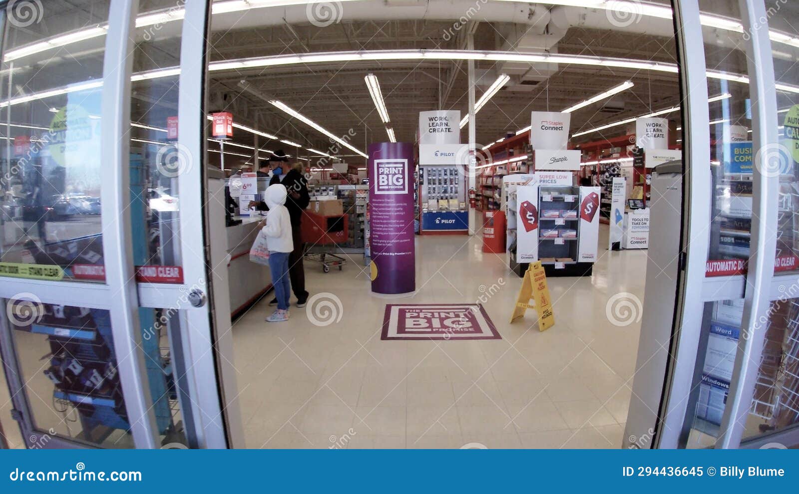 Staples Retail Store Interior 2022 Floor Decals Editorial Image - Image ...