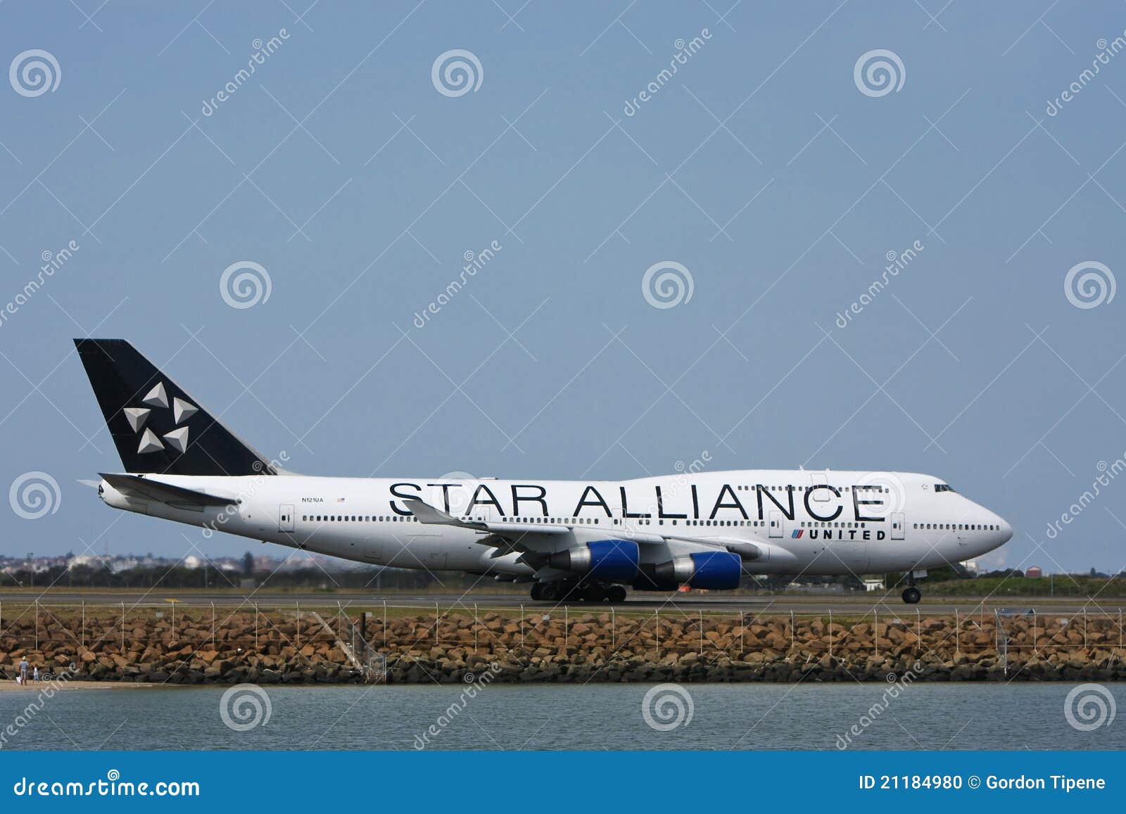 Star Alliance United Boeing 747 on Runway. Editorial Image - Image of ...