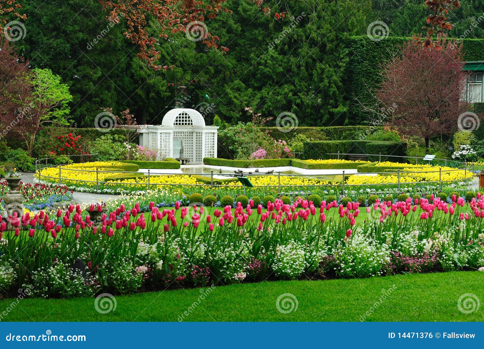 Star Pond in Butchart Gardens Stock Photo - Image of landscape ...