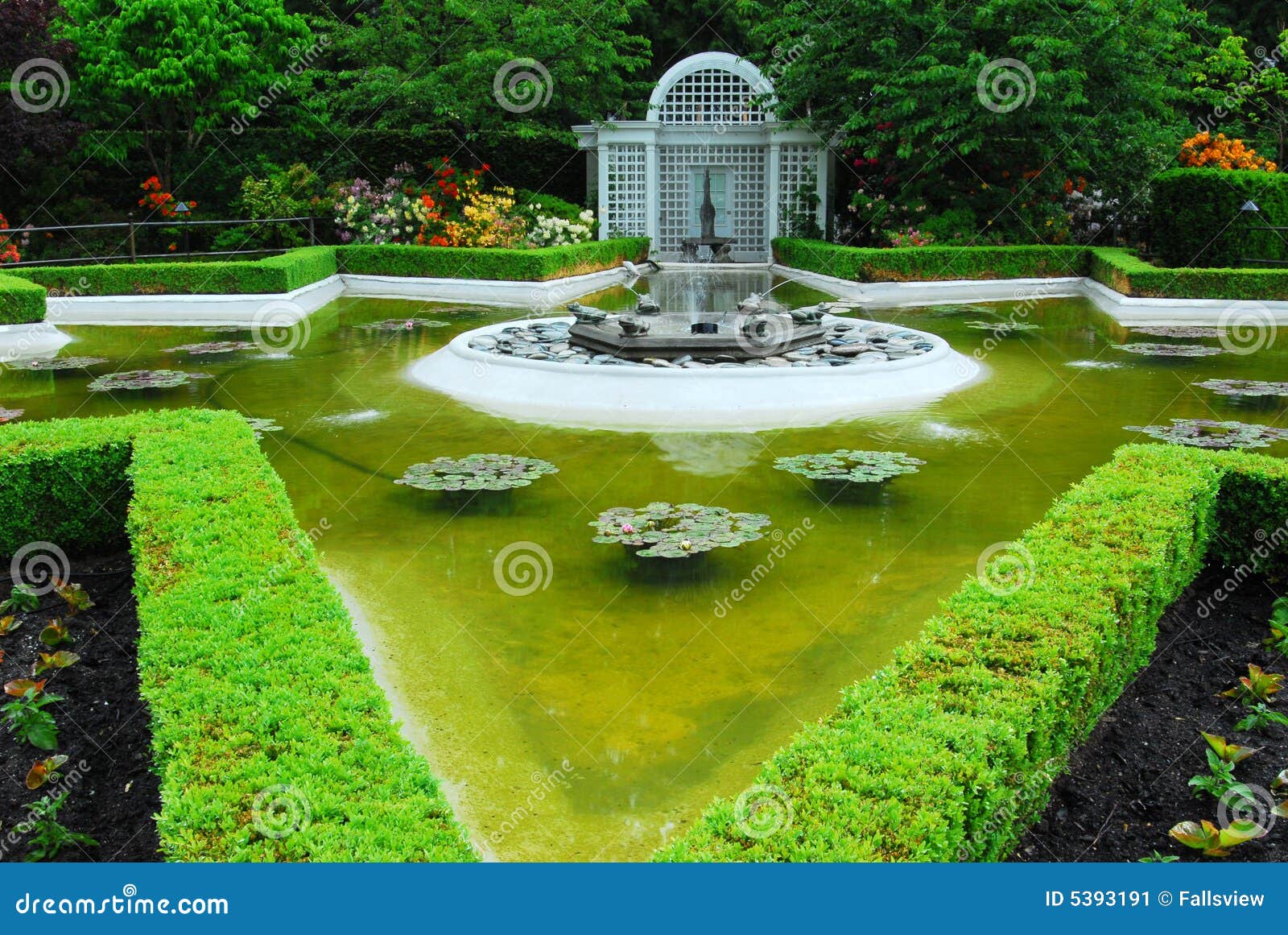 Star Pond in Butchart Gardens Stock Image - Image of historic, beauty ...
