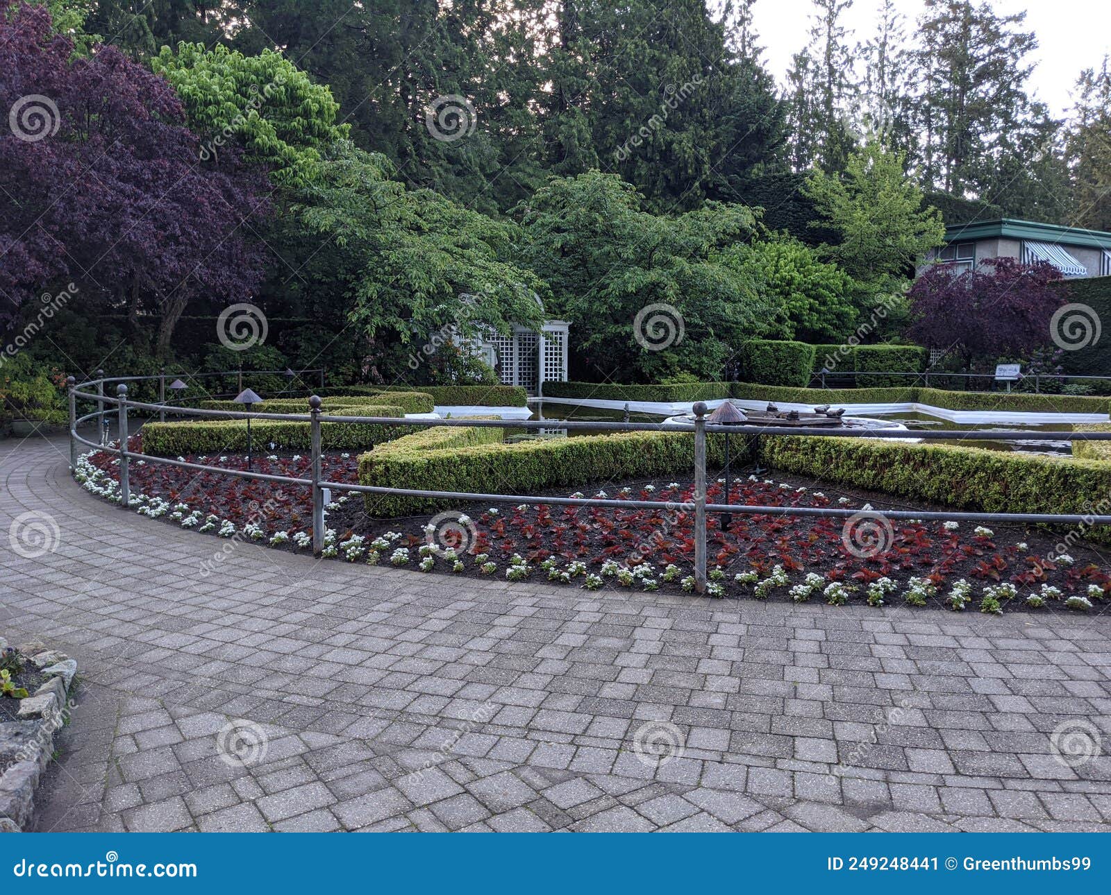 Star Pond at the Butchart Gardens in June Editorial Photo - Image of ...