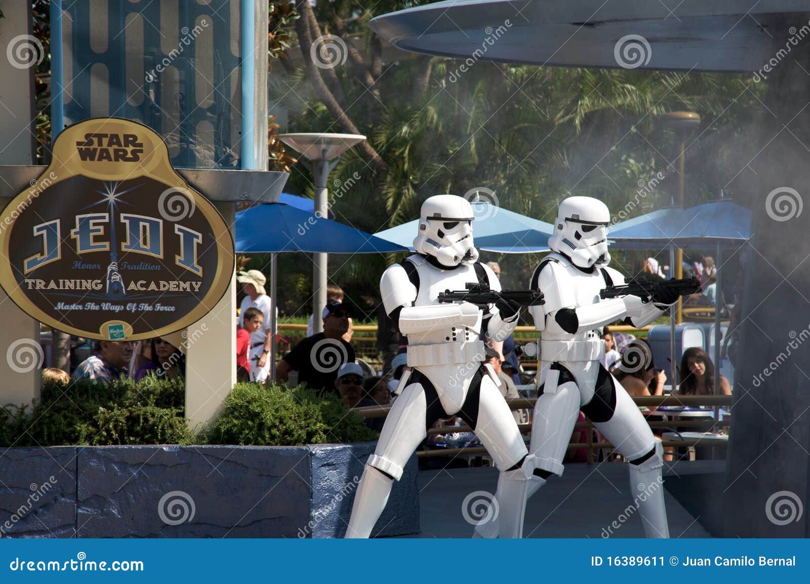 Star Wars Characters At Halloween Parade Editorial Image ...