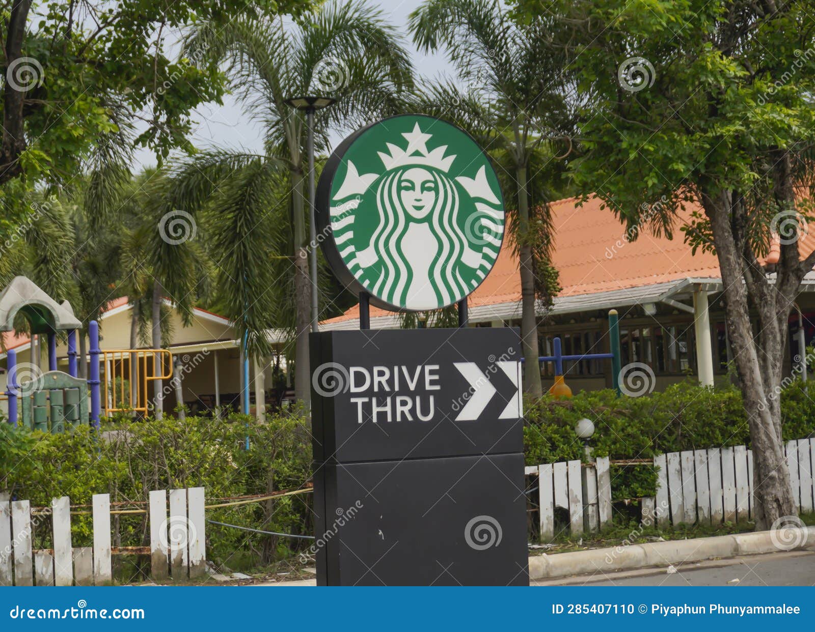The Starbuck Logo Has Branches Around the World. Editorial Image ...