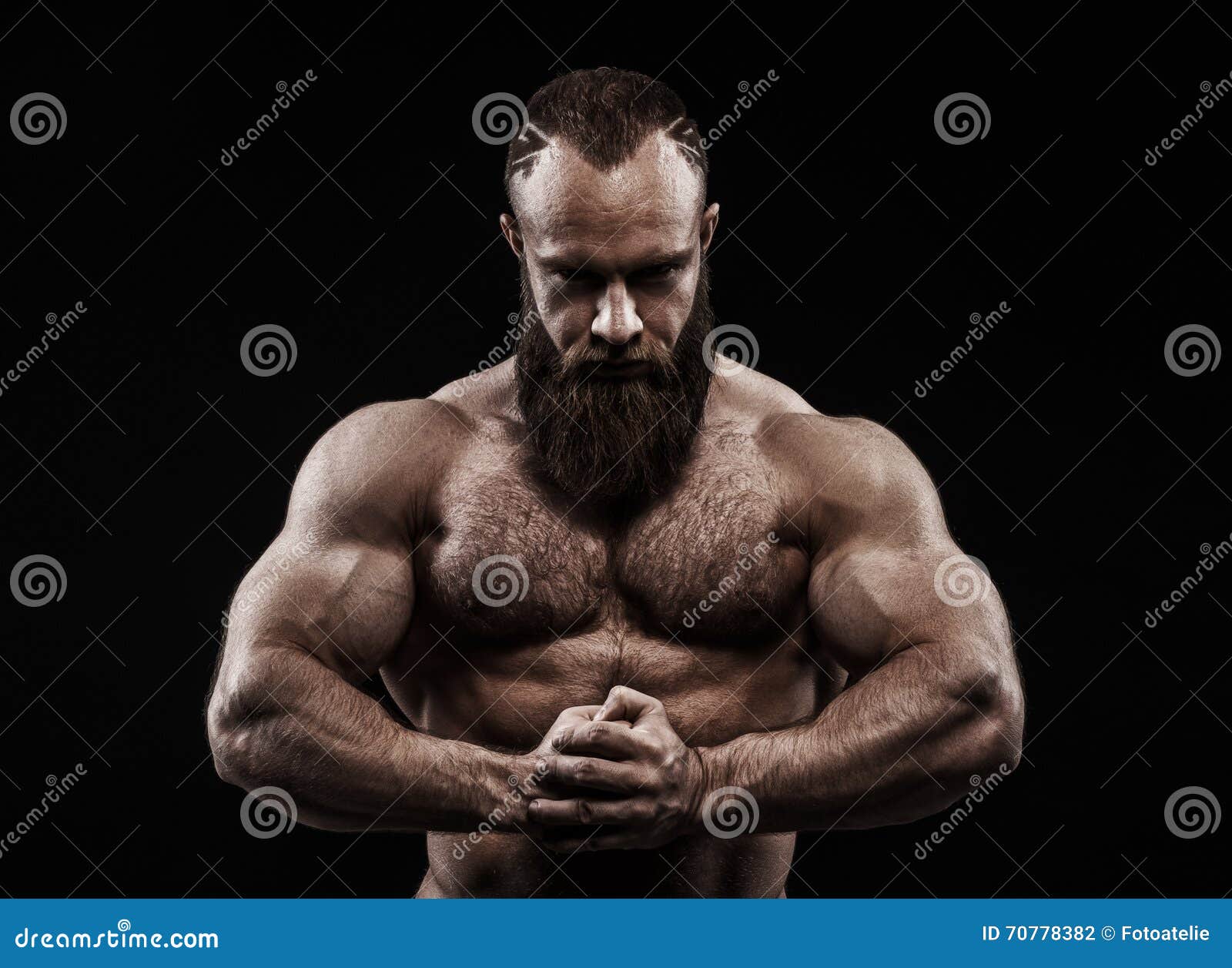 Stark Man Med Perfekta Abs, Skuldror, Biceps, Triceps Och Ches ...