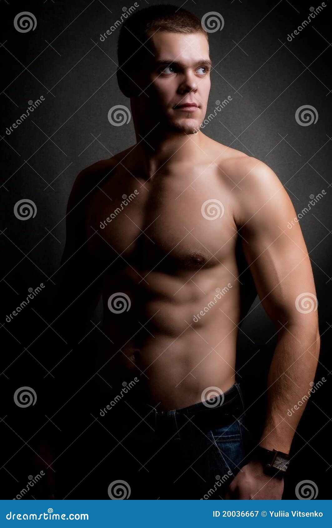 Starker athletischer Mann stockbild. Bild von schön, baumuster - 20036667