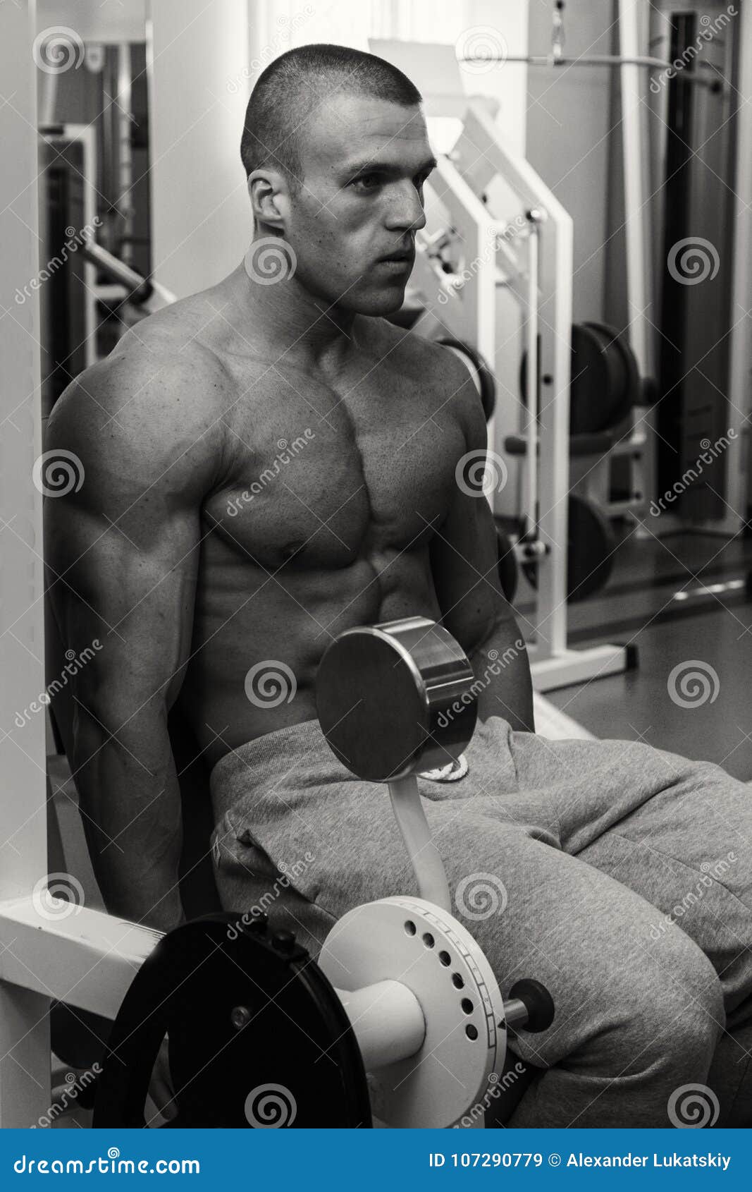 Starker Mann in Der Turnhalle Stockbild - Bild von athletisch, gesund ...