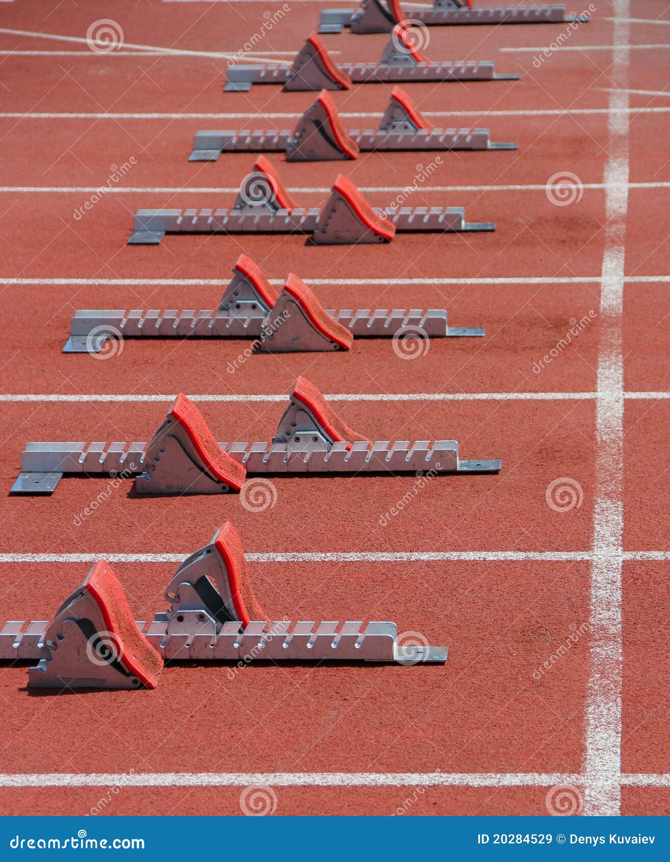 Start on 100 meters stock image. Image of lanes, finish - 20284529