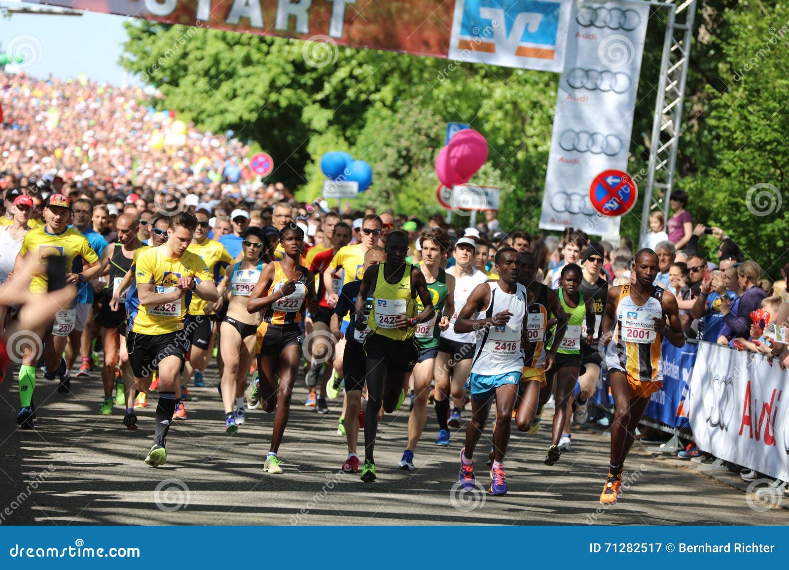Start of half marathon editorial photography. Image of challenge - 71282517