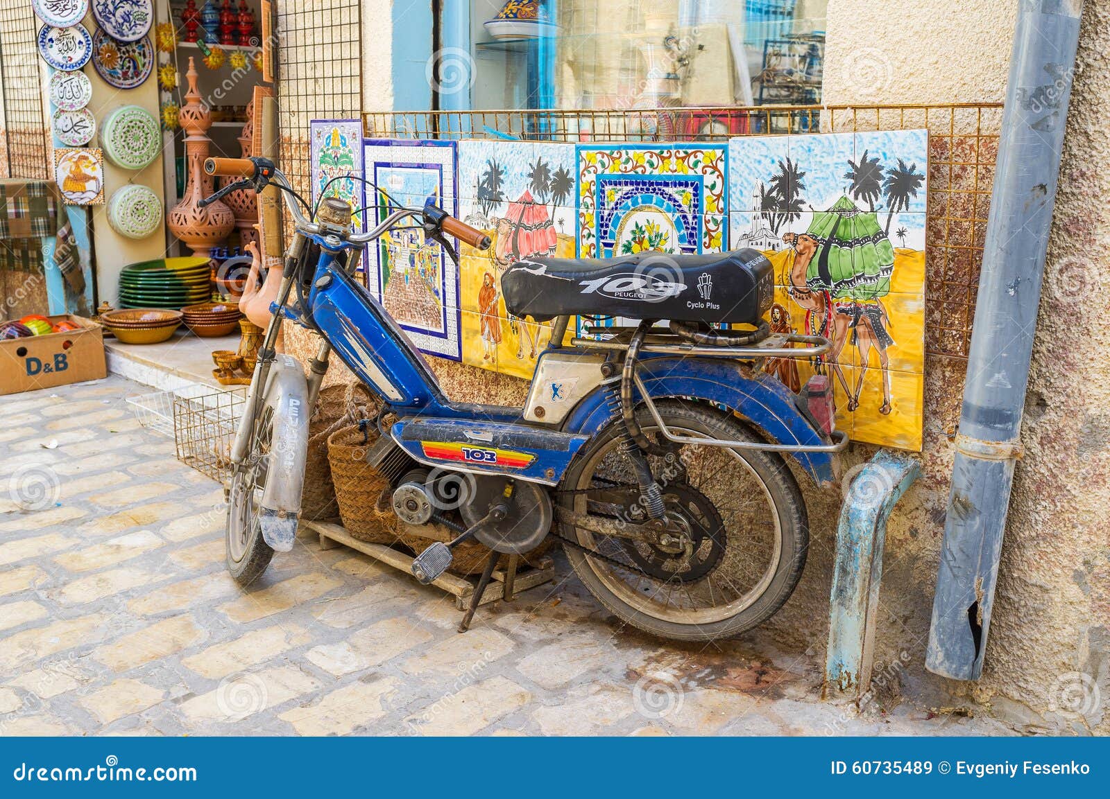 Stary rower obraz stock editorial. Obraz złożonej z architektury - 60735489