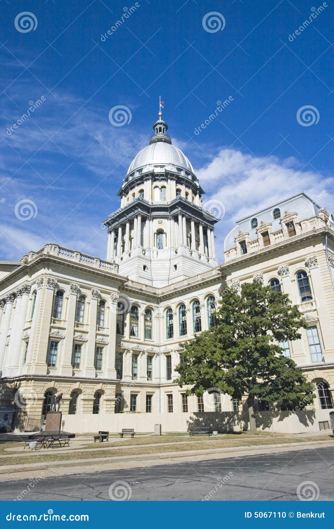 State Capitol of Illinois stock photo. Image of built - 5067110