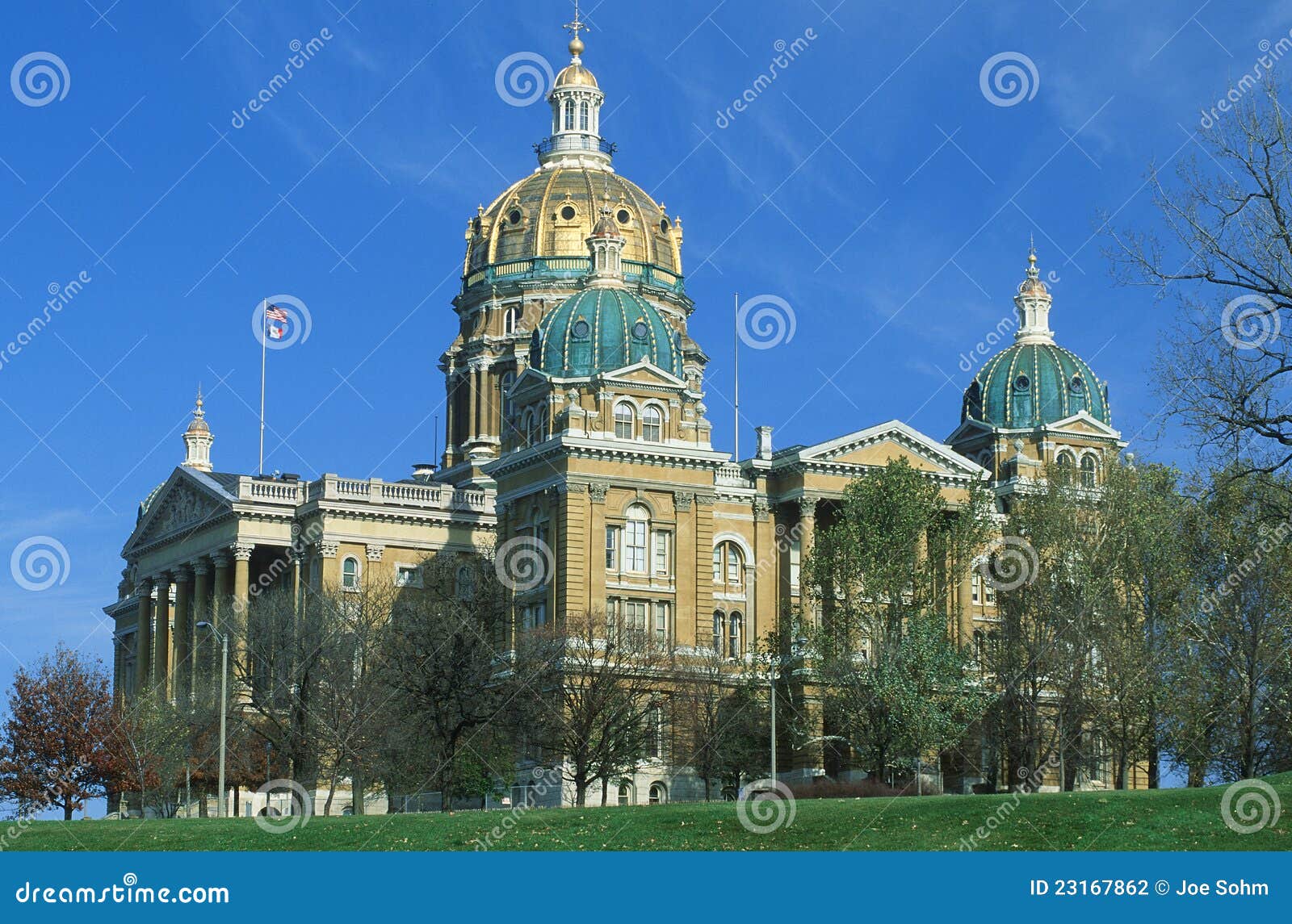 State Capitol of Iowa editorial photography. Image of nationalistic ...