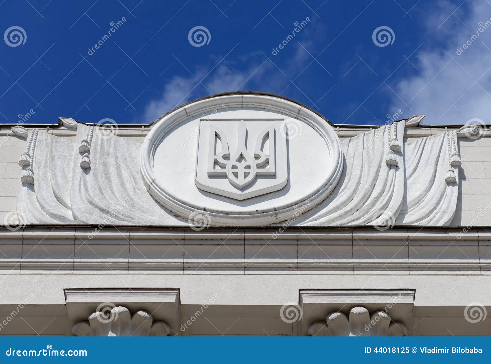 State emblem of Ukraine editorial image. Image of summer - 44018125