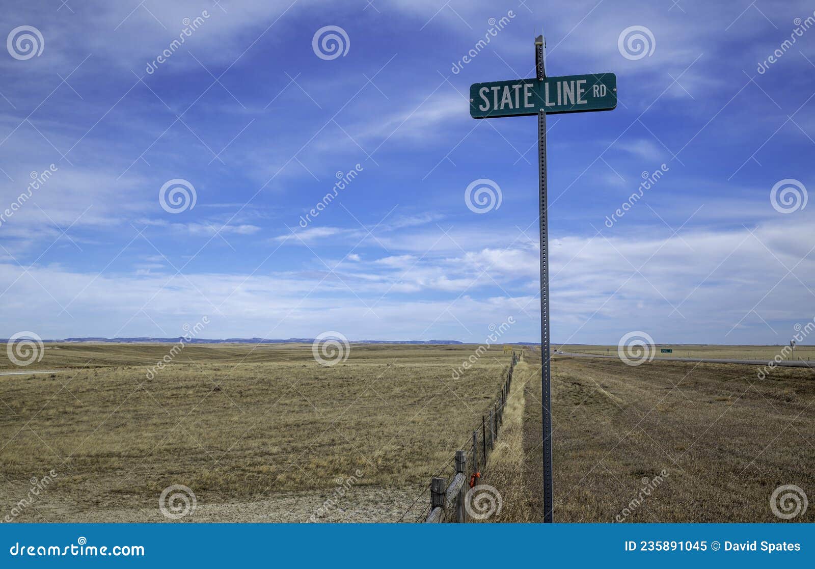 State Line Sign and Boundary Stock Image - Image of border, fence ...