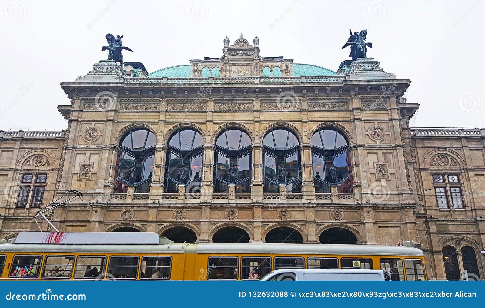 State Opera House, Vienna editorial stock photo. Image of hall - 132632088
